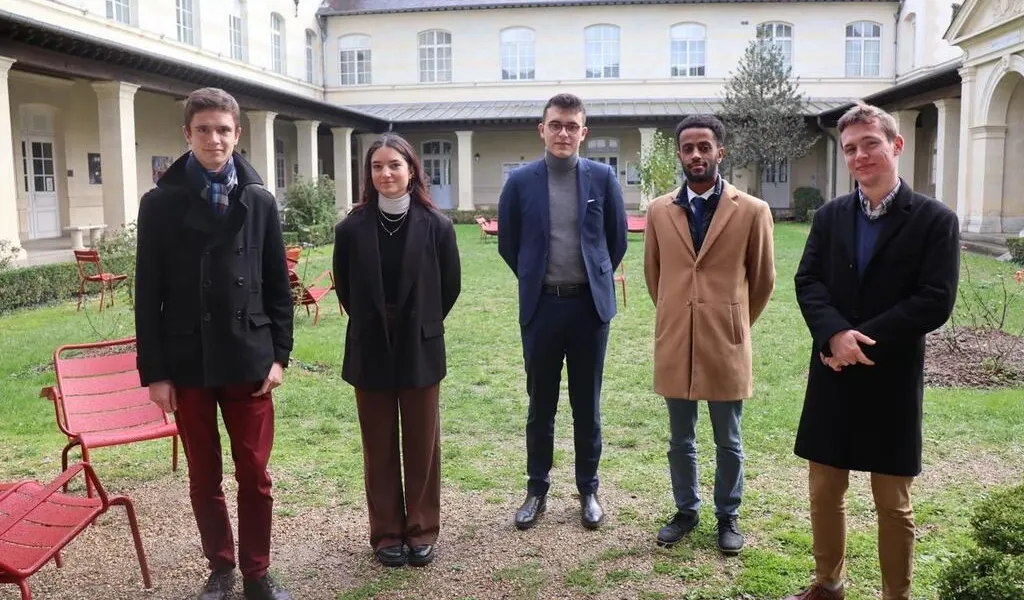 La réforme des armées au menu de la session du Parlement des étudiants ...