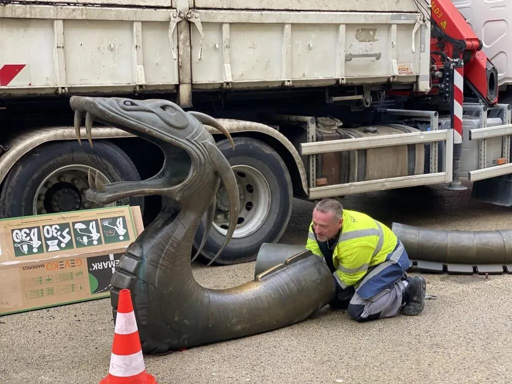 À Niort, le Dragon disparu est de retour dans le centre-ville - Cholet ...