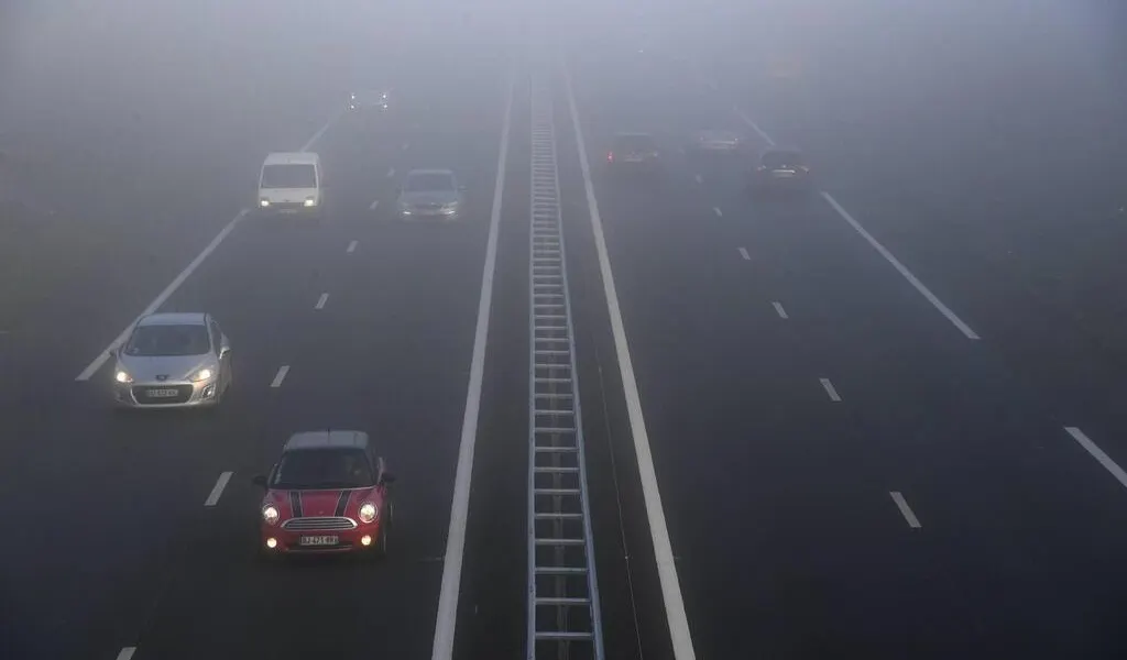 Feux de brouillard : à l’avant, à l’arrière, quand doit-on les utiliser ...