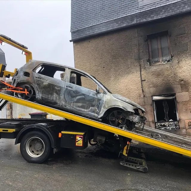 Deux véhicules ont pris feu dans la nuit, près de la gare de Morlaix ...