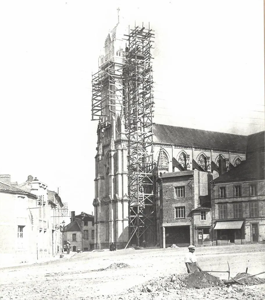 Cholet. Histoire : le clocher de l’église Saint-Pierre a coûté une ...
