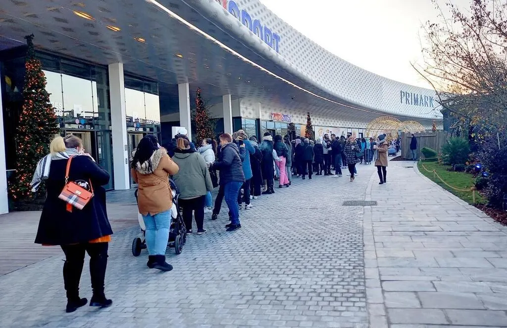 VIDEO. La foule à l’ouverture de l’enseigne Primark à l’Atoll près d ...