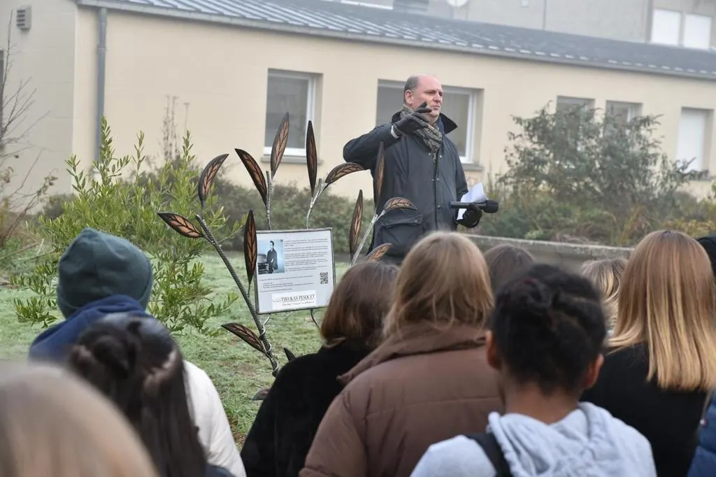 À Coutances, un monument en hommage à Samuel Paty inauguré au lycée ...