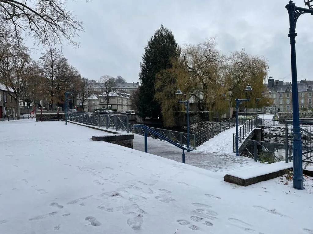 EN IMAGES. La ville de Vire Normandie s’est réveillée sous la neige ce ...