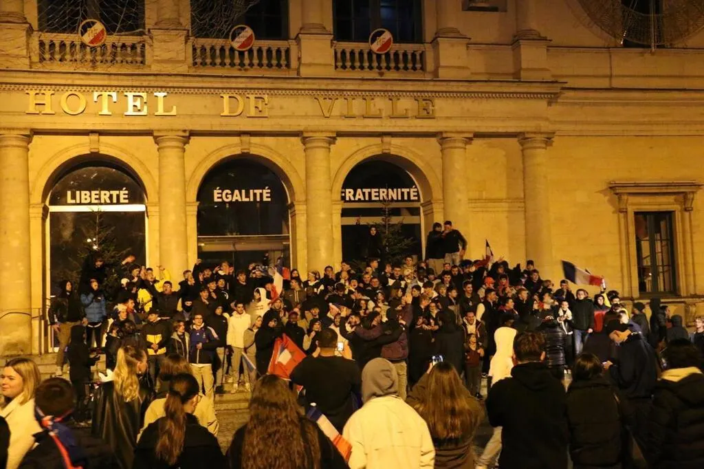 REPORTAGE. « On est en finale, on est en finale » : à Laval, la joie ...