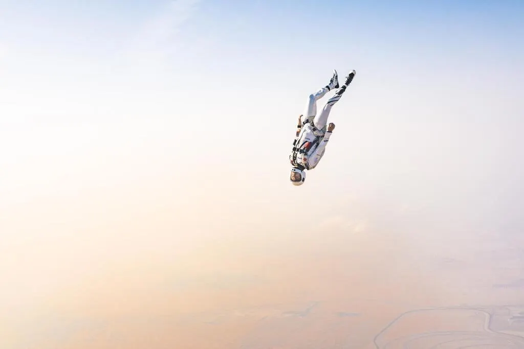 VIDÉO. L’impressionnante cascade d’un pilote Peugeot adepte de la chute libre . Sport - Le Mans ...