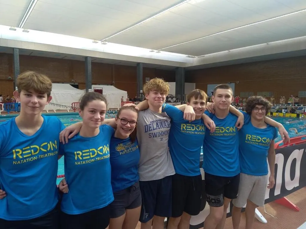 Or, argent et bronze dans le sapin de Noël des nageurs de Redon - Redon ...