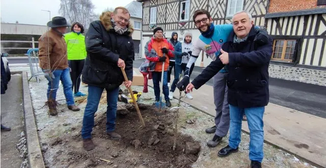 Moyaux. Trois arbres fruitiers plantés rue Marcel-Proust - Caen.maville.com