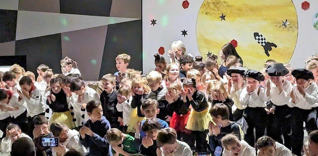 La Génétouze. Une belle soirée de Noël à l’école du Sacré-Cœur - La ... La Génétouze. Une belle soirée de Noël à l’école du Sacré-Cœur - La ...
