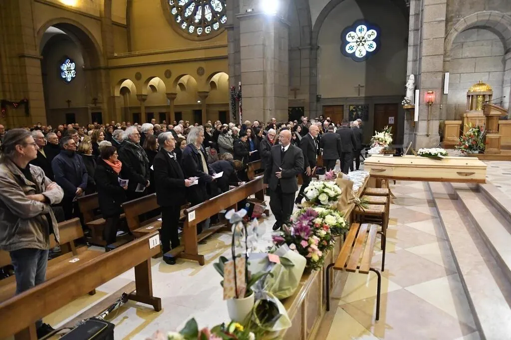 Les obsèques de Jean-Paul Corbineau du groupe Tri Yann célébrées cet ...