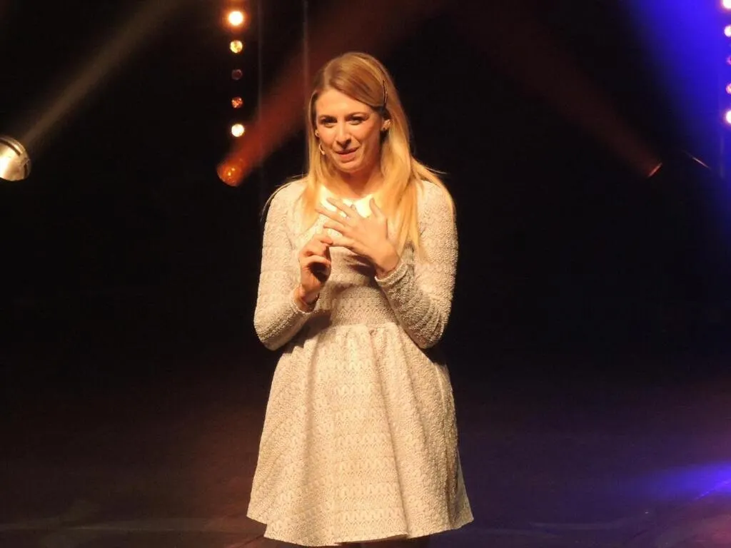 Le Mans. L’humoriste Laura Laune au palais des congrès en 2024 - Le ...