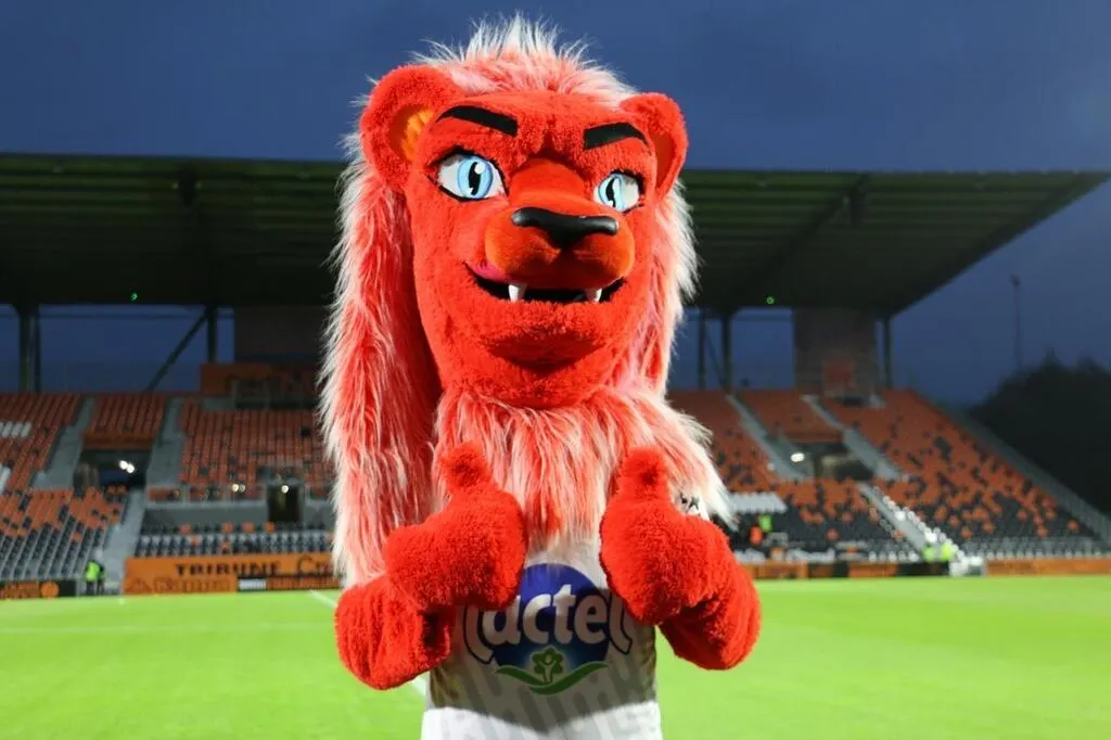 À Laval, connaissez-vous l’histoire de Tangoal, la mascotte du Stade lavallois ? . Sport - Laval ...