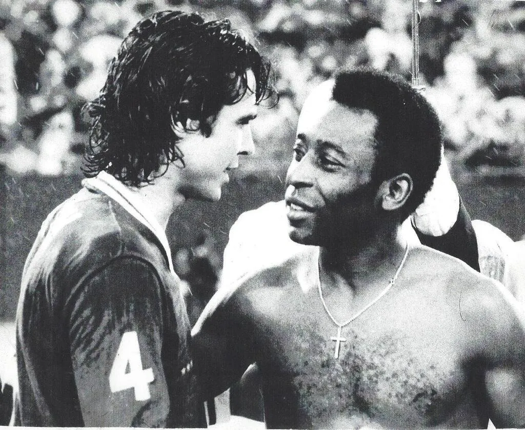 Mort de Pelé. Retrouvez les chroniques écrites par son capitaine au New ...