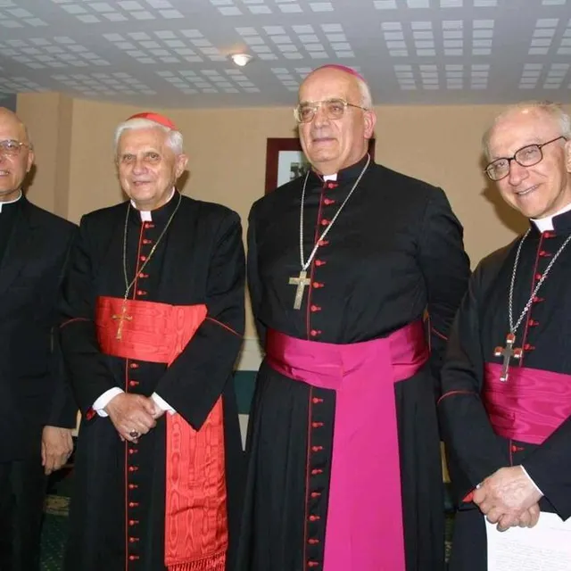 Mort de Benoît XVI. En 2004, le cardinal Joseph Ratzinger était en ...