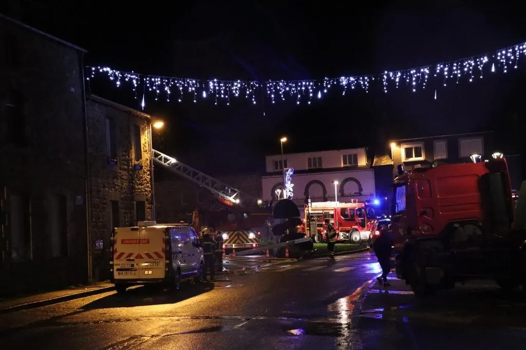 Incendie dans un bar du centre-bourg de Plélo, un passant donne l ...