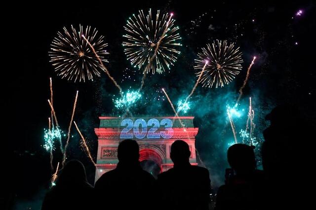 En Images Rassemblements Feux Dartifice… Le Monde Renoue Avec Les