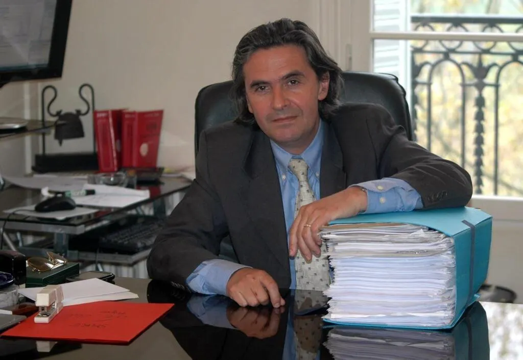 L’enquête pour « abus de faiblesse » visant des proches de Dupont de ...