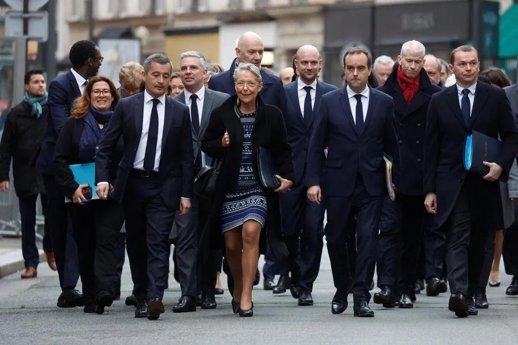 Pour 2023, Élisabeth Borne demande au gouvernement de « résister aux ...