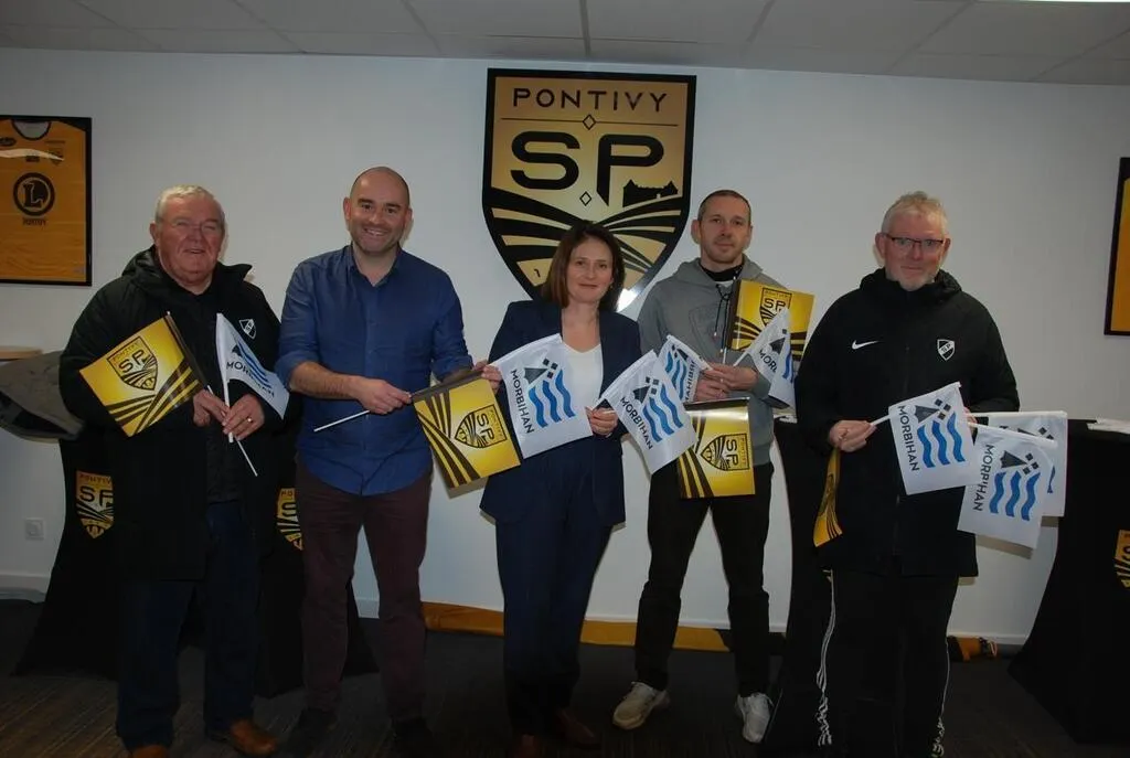 Pontivy. 1 200 drapeaux « Morbihan » pour soutenir le Stade Pontivyen ...