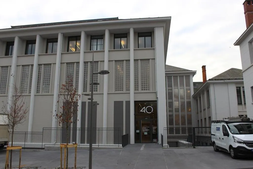 Lignes épurées, symétrie : à Laval, Le Quarante a su conserver le style ...