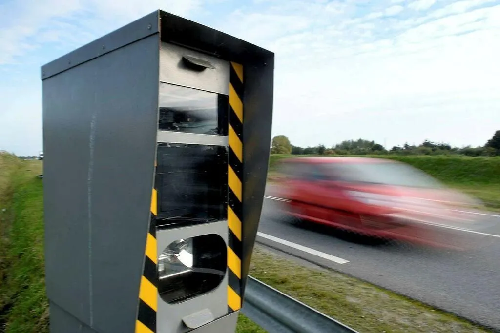 Les radars fixes ont flashé près de 15 millions de véhicules en France ...