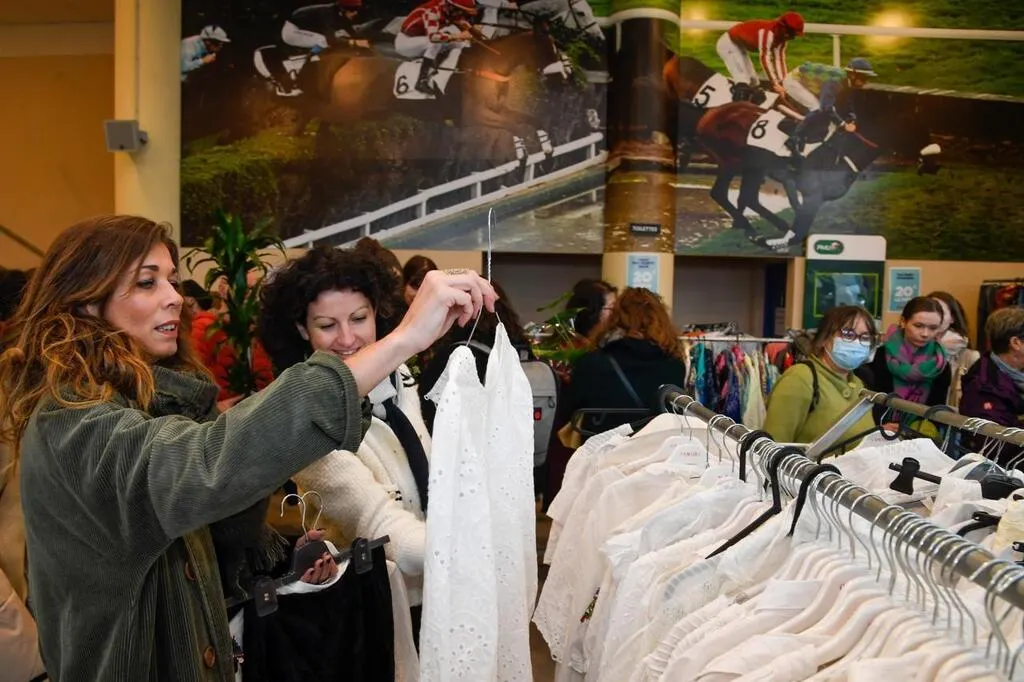 Angers. Une friperie géante, ambulante et éphémère à l’hippodrome d ...