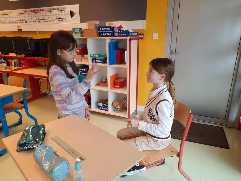 Dans cette école, ils vont apprendre la langue des signes, l’arabe, l ...