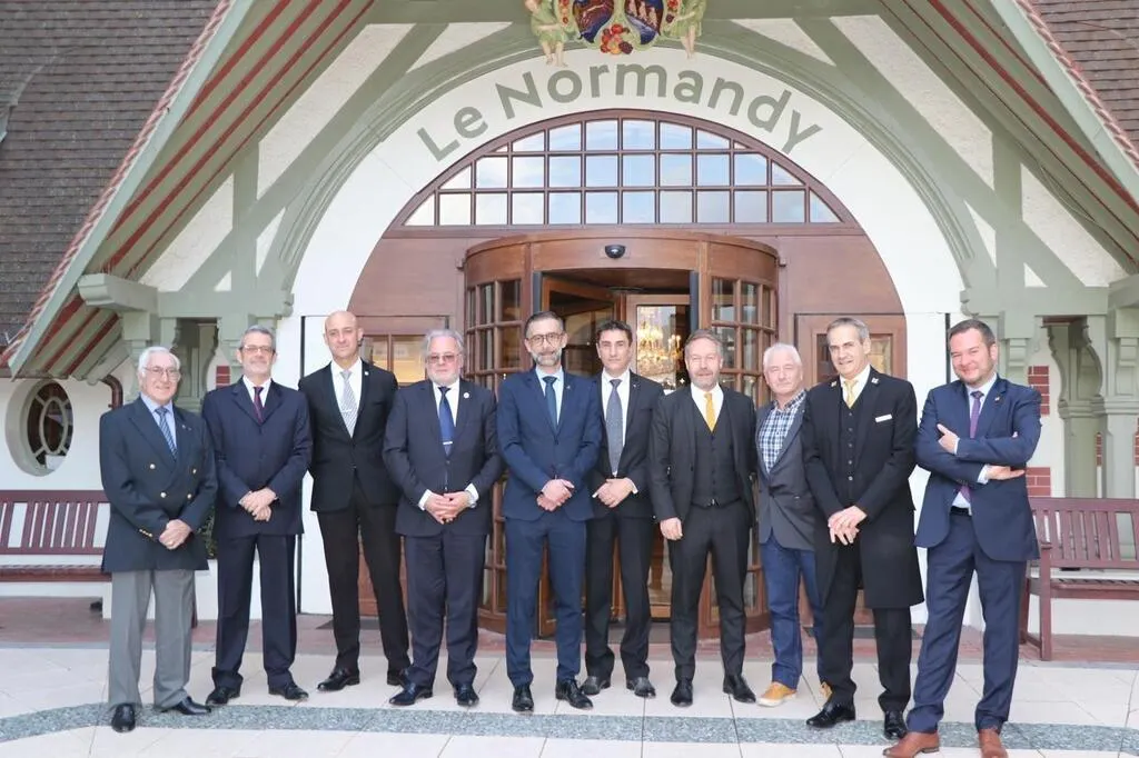 Qui sont les Clefs d’Or, ces concierges de luxe réunis ce week-end à ...