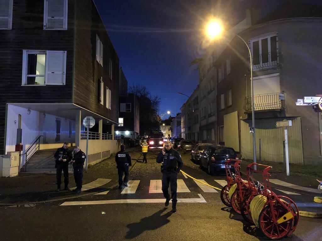 VidÉo Le Toit Dun Immeuble Soufflé Par Une Explosion à Saint Nazaire