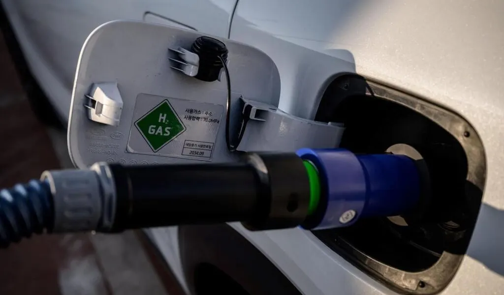 Un prototype de véhicule à hydrogène prend feu, cinq blessés légers ...