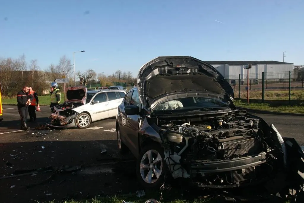 Trois blessés dans une collision frontale à Villers-Bocage - Caen.maville.com