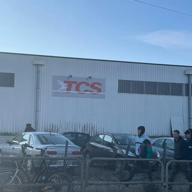 Plus de 800 personnes participent à une rave party dans une zone ...