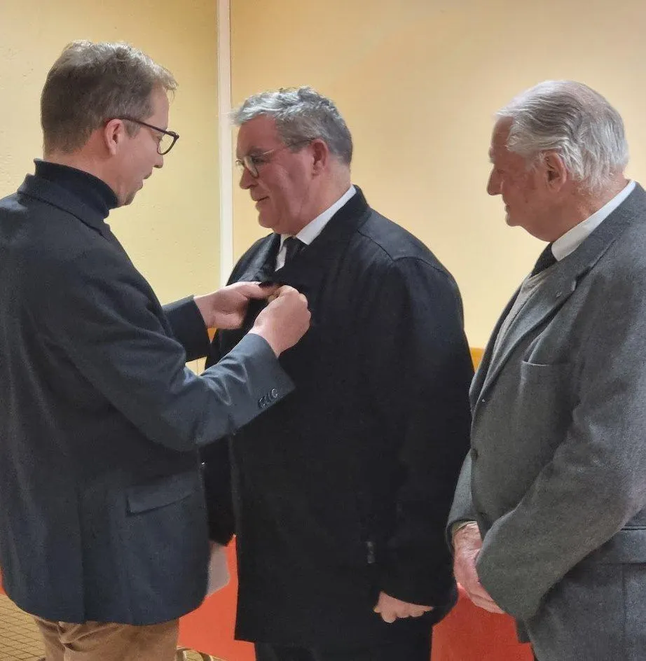 Saint-Denis-de-Méré. La médaille d’honneur pour le maire lors de ses ...