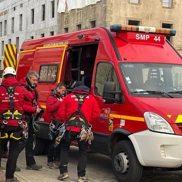L’homme retranché sur une grue à La Roche-sur-Yon est redescendu sain et sauf - La Roche sur Yon ...