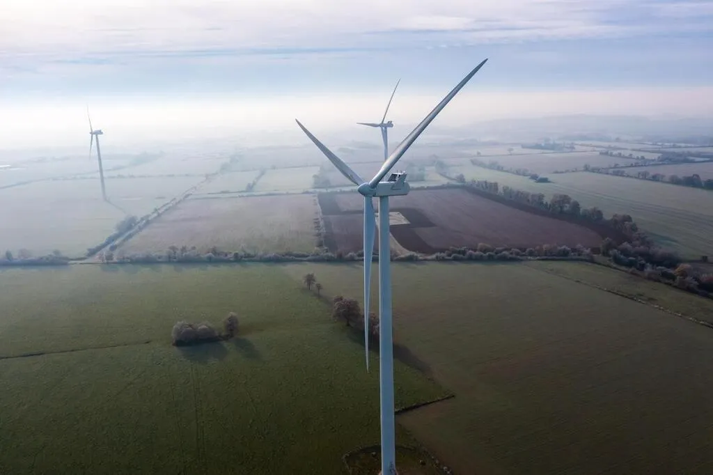 Éolien et solaire : la France ne devrait pas atteindre ses objectifs en ...
