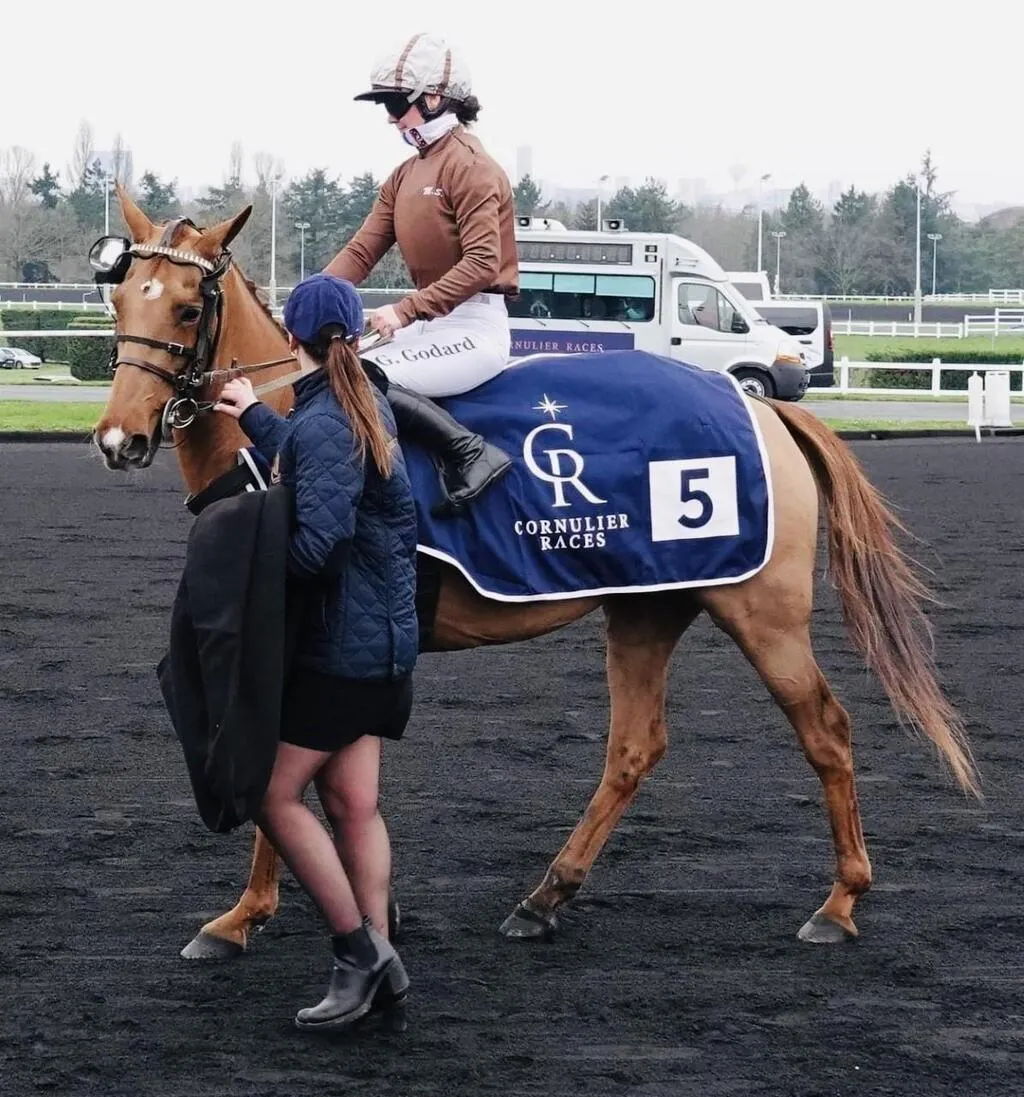 À 25 ans, cette jockey de Maine-et-Loire a participé à la plus grande course de trot monté au ...