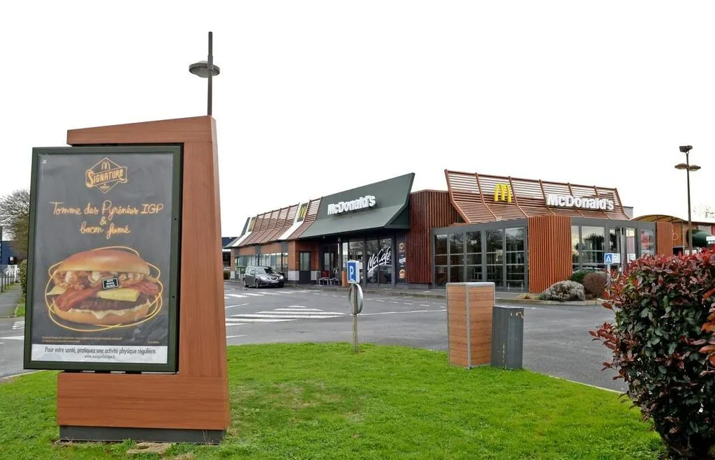 Au McDo de Cholet, la vaisselle réutilisable pose question : « Est-ce ...