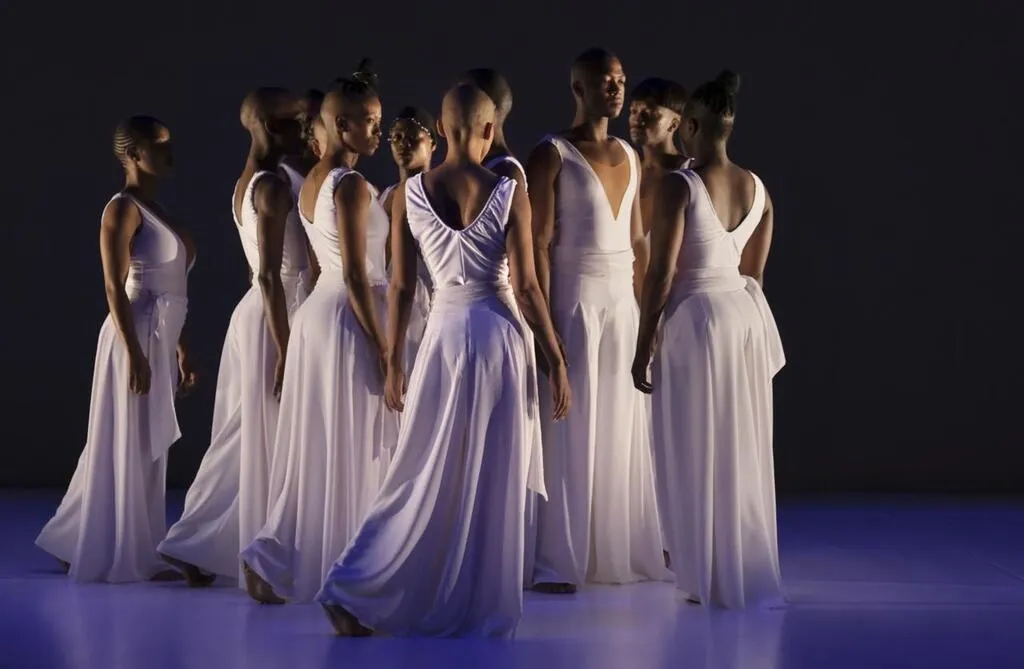 Le Sacrifice de la chorégraphe sud-africaine Dada Masilo sur la scène ...