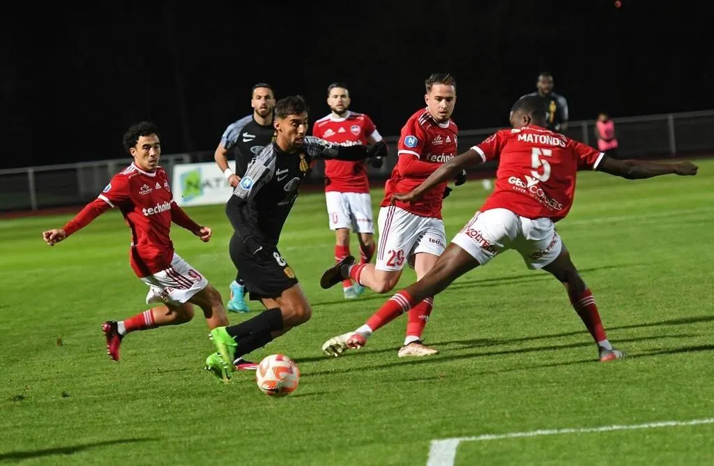 Football. National : le SO Cholet fait tomber le co-leader Martigues (2 ...