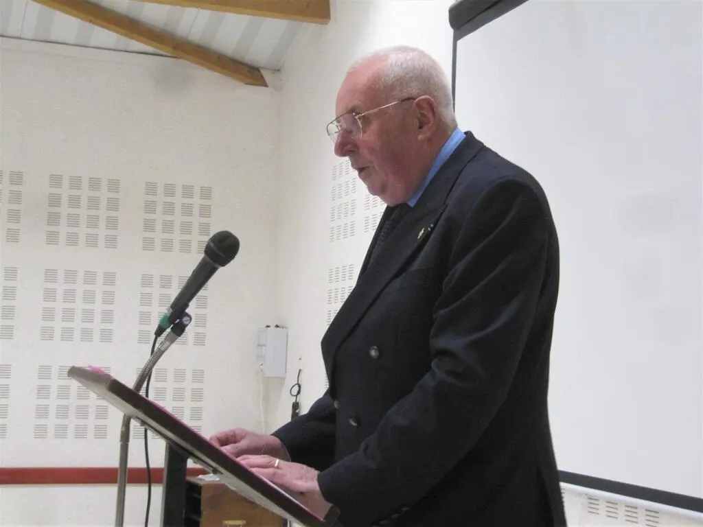 Après vingt-huit ans de mandat, Jean-Louis Phelep, maire de Trégarantec ...