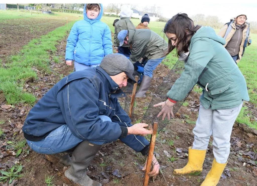 Sainte-Anne-sur-Brivet. Chantier collectif de plantations aux Sablais ...