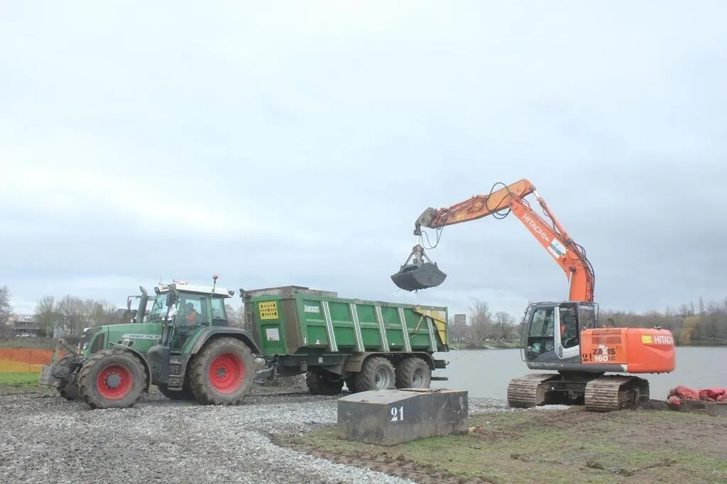 Le dragage du port de plaisance de Nort-sur-Erdre est lancé - Nantes ...