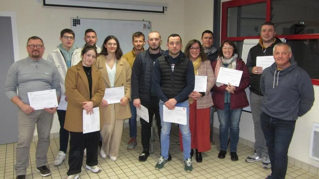 Les sapeurs-pompiers volontaires de La Châtaigneraie reçoivent leur ...