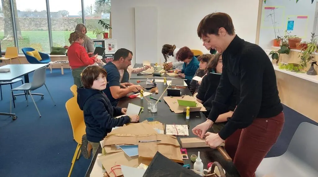 Tourch. Des carnets recyclés fabriqués à la médiathèque - Brest.maville.com