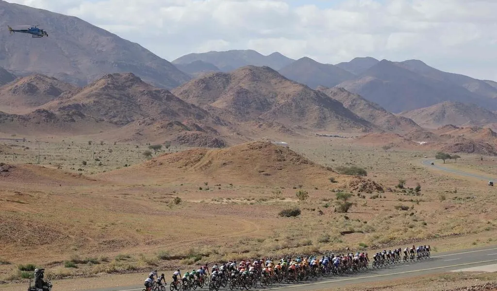 REPORTAGE. Immersion au cœur du Saudi Tour, une course cycliste en ...