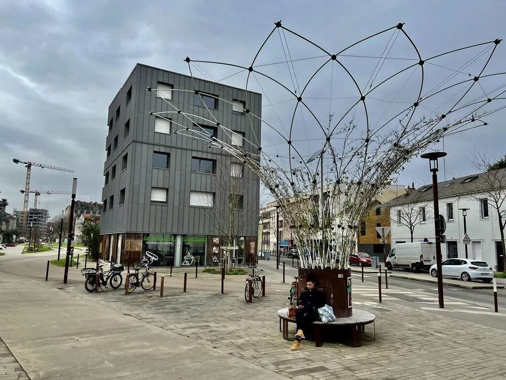 Nantes. Avant que l’arbre de métal ne fasse de l’ombre aux arbres, il ...