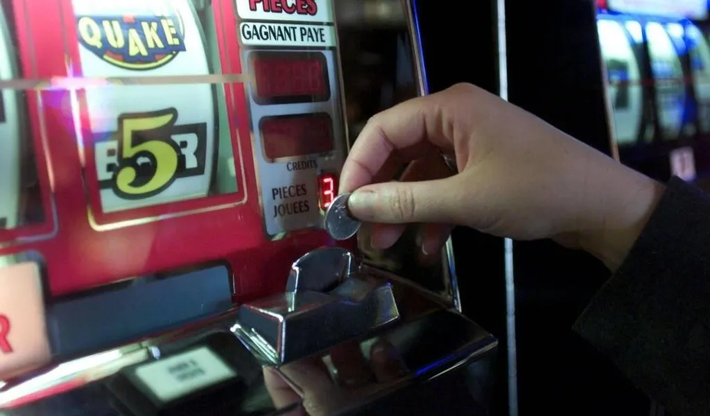 En France, un réseau de machines à sous clandestines démantelé par la ...