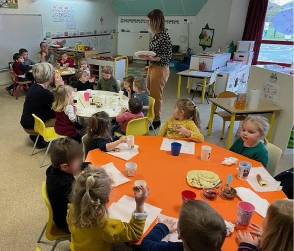 Trun. Les petits de la crèche se sont rendus à la maternelle - Alençon ...