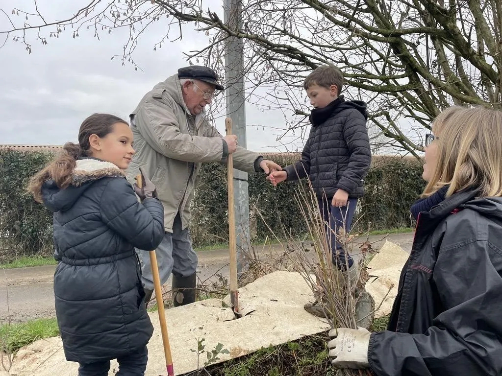 REPORTAGE. Dans le bocage normand, ils replantent des haies, véritable ...