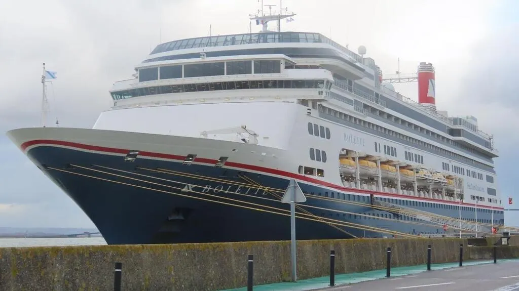 À Honfleur, les paquebots de croisière reviennent tout doucement - Caen.maville.com